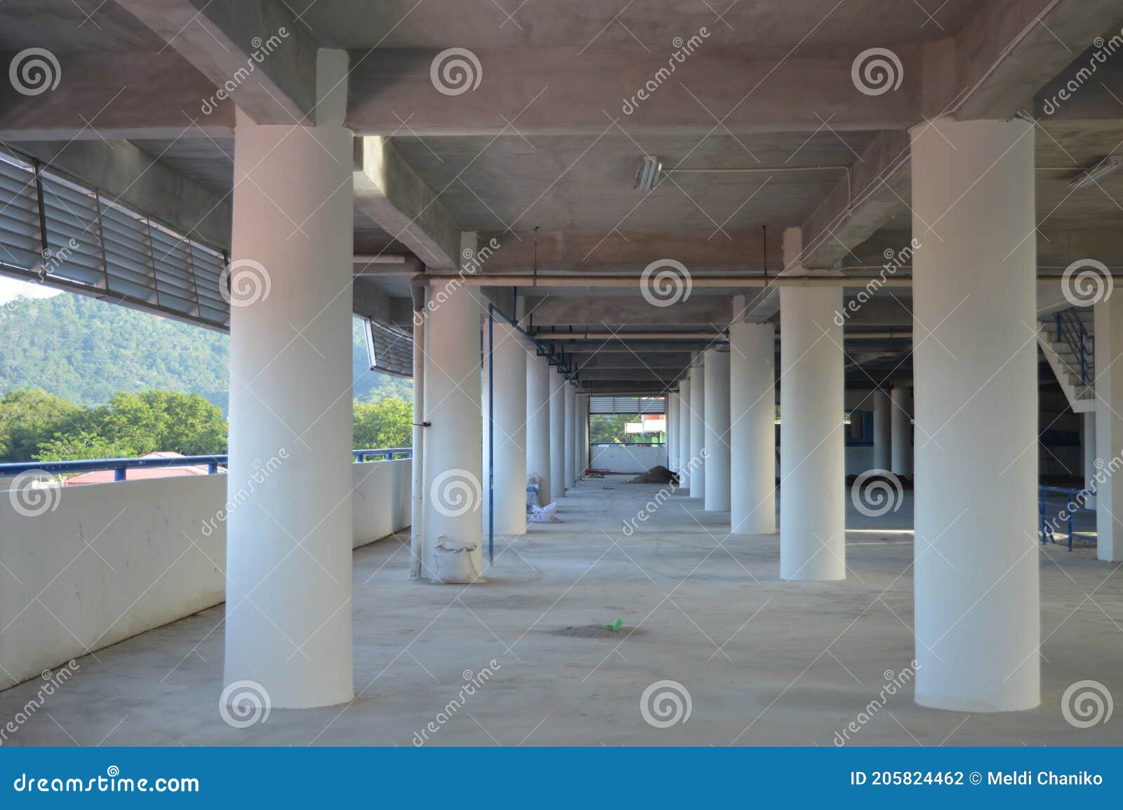 Car Park Building Column Concrete Stock Photo - Image of room, building ...
