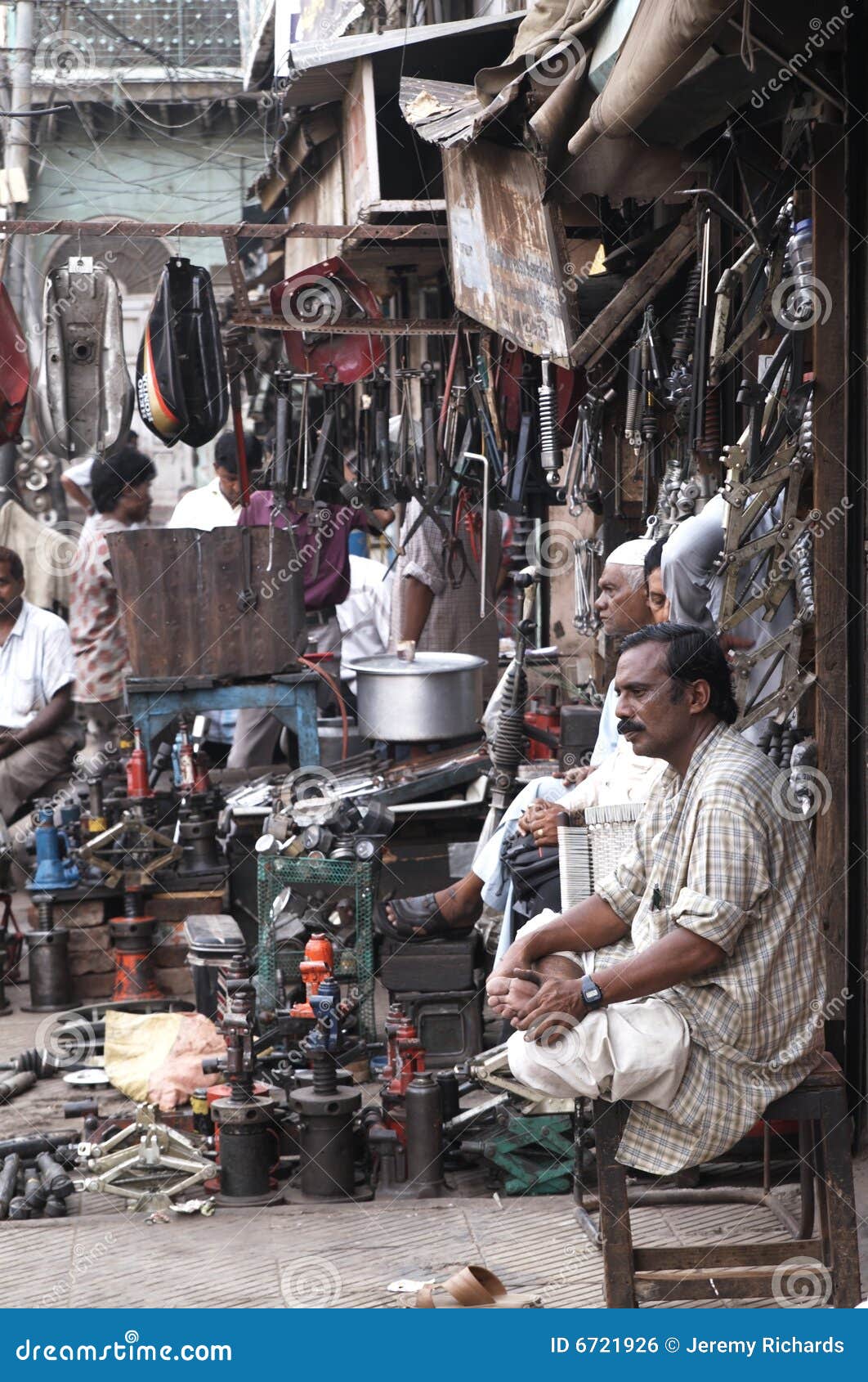 Car Parts Bazaar editorial photo. Image of street, delhi - 6721926