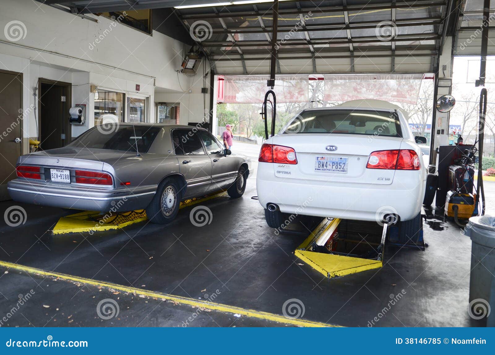 A car repair garage editorial image. Image of hanger - 38146785