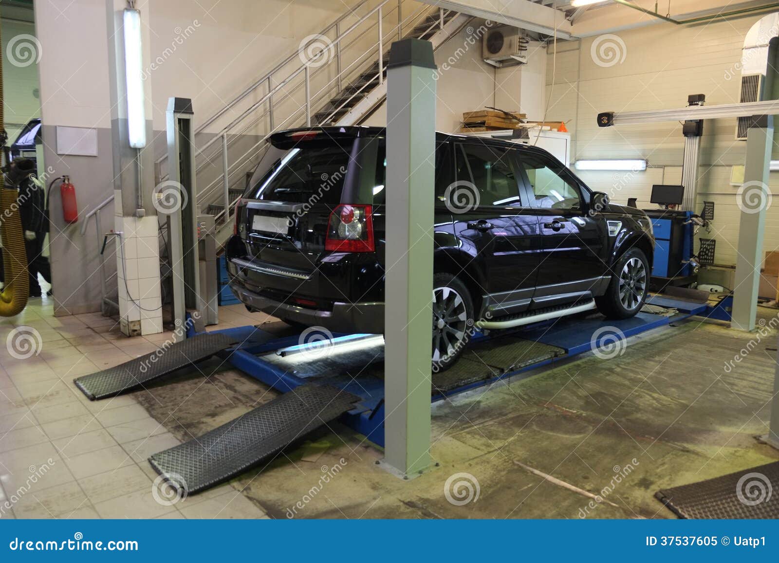 Car repair garage stock image. Image of auto, tool, station - 37537605