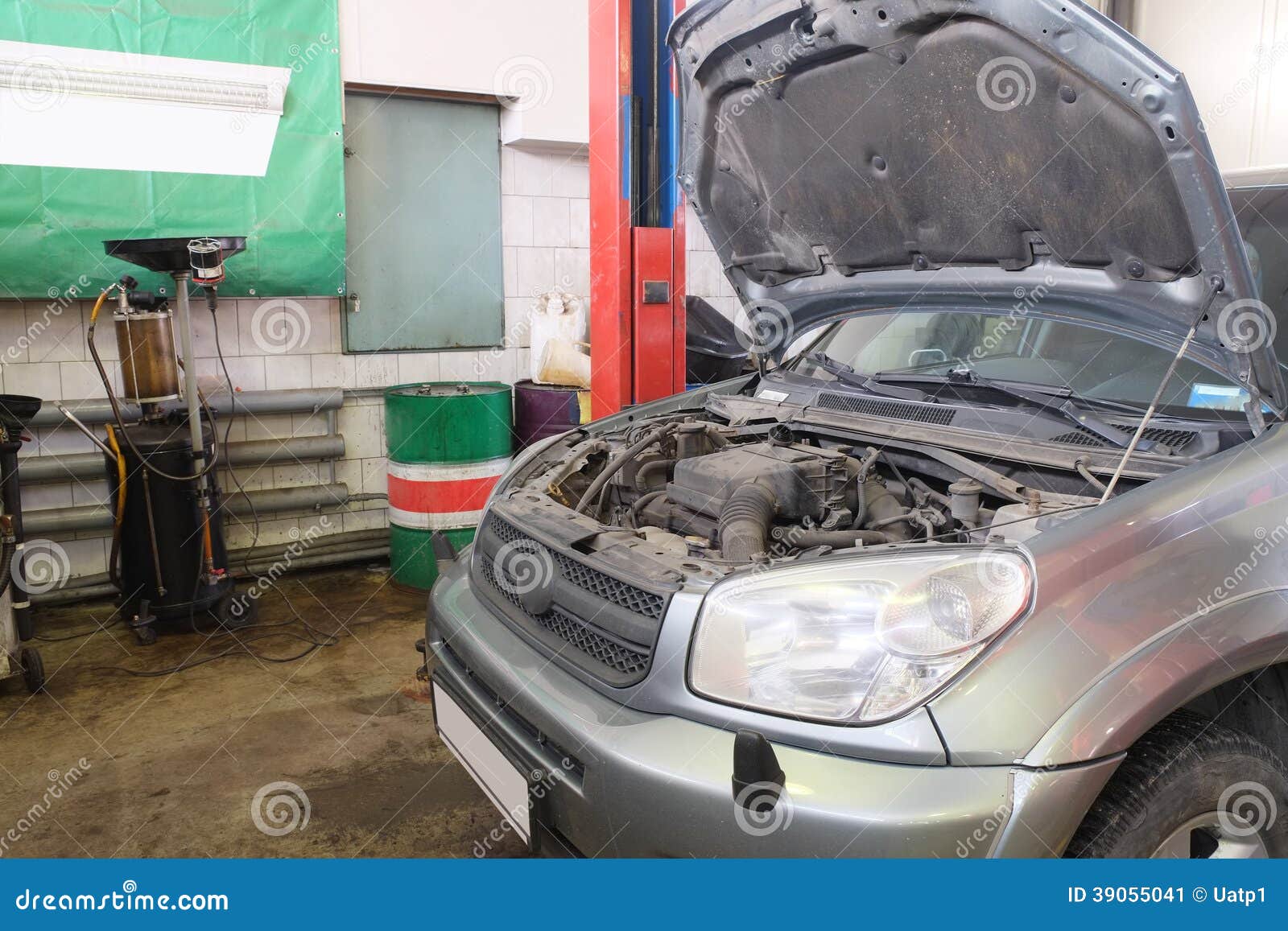 Car repair garage stock image. Image of shop, automotive - 39055041