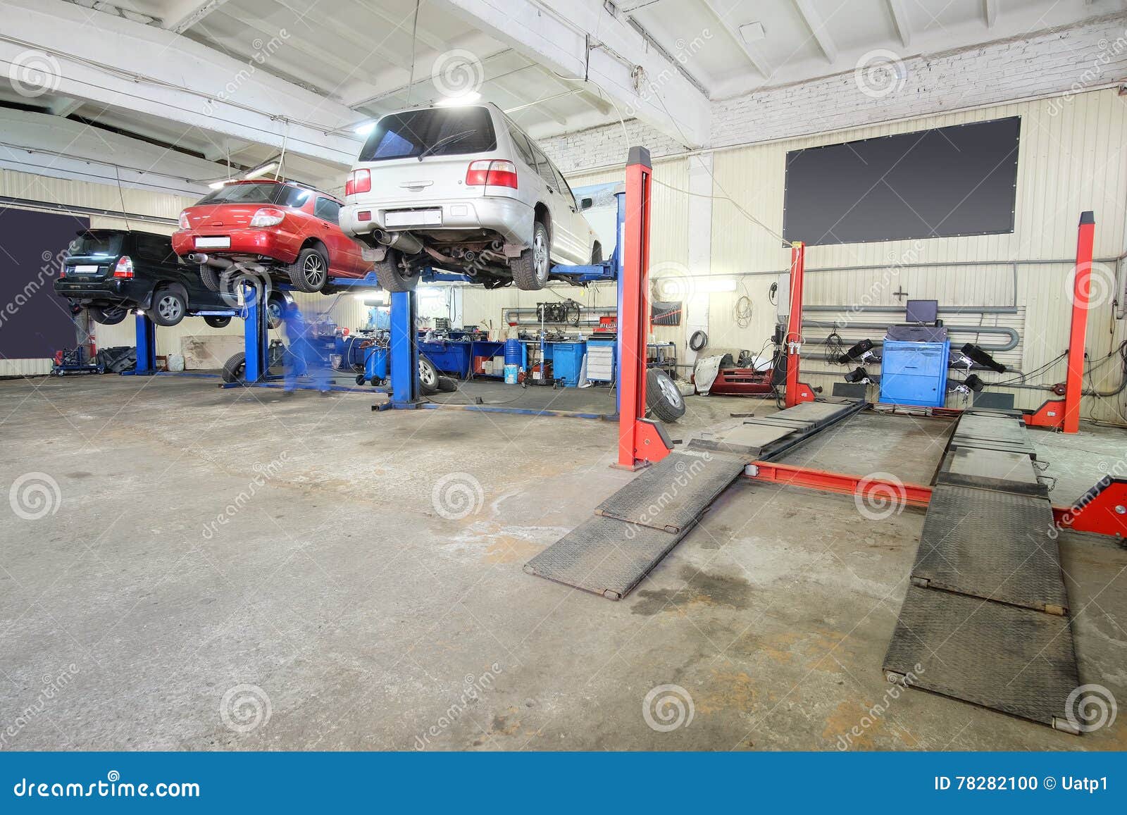 Car repair garage stock photo. Image of remove, garage - 78282100