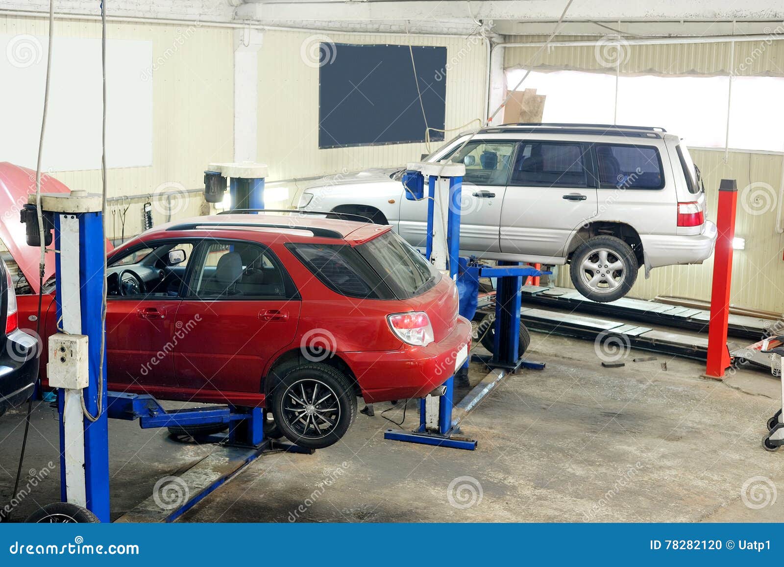 Car repair garage stock photo. Image of remove, garage - 78282120