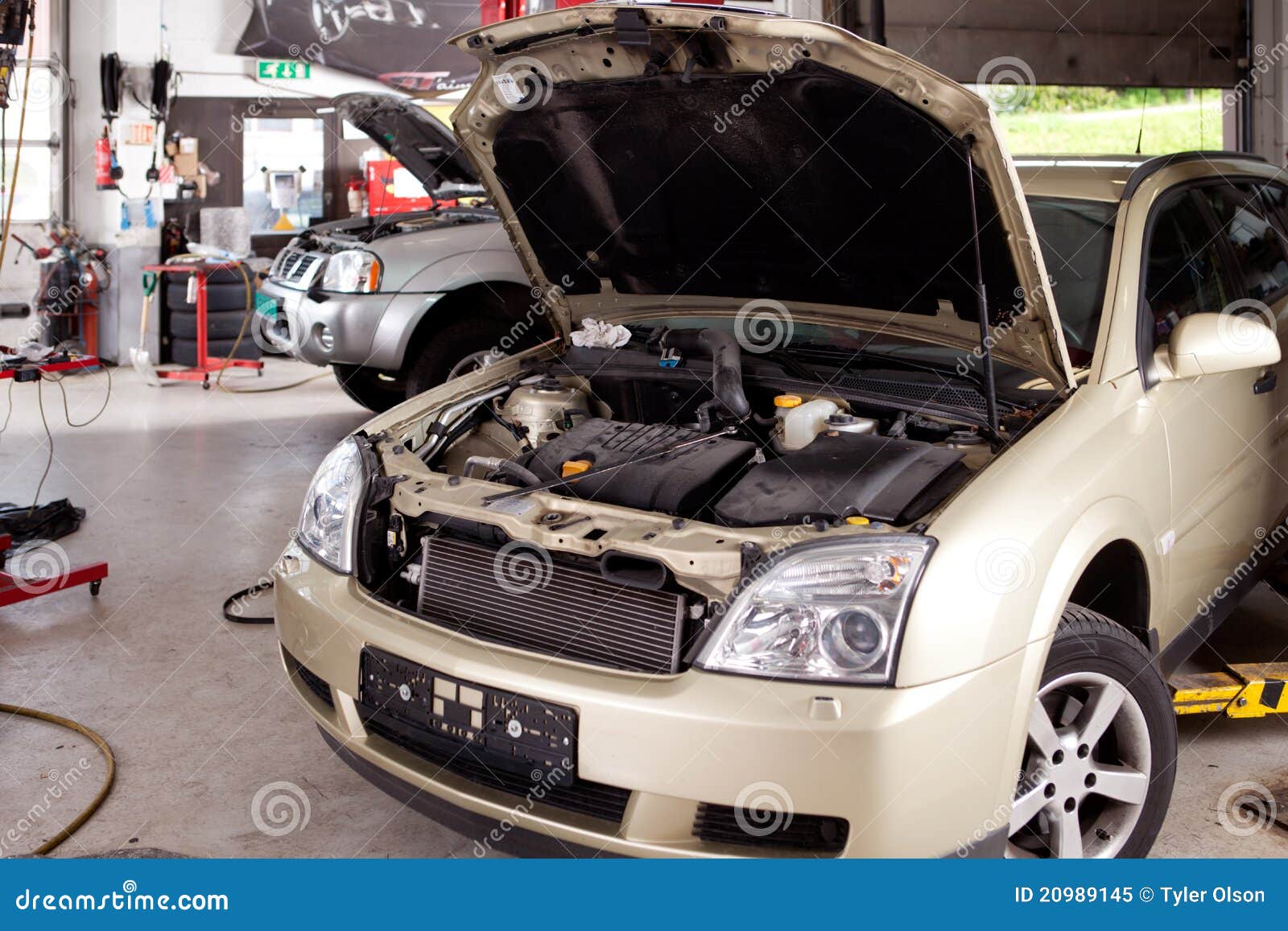 Car Repair Shop stock image. Image of shop, work, place - 20989145