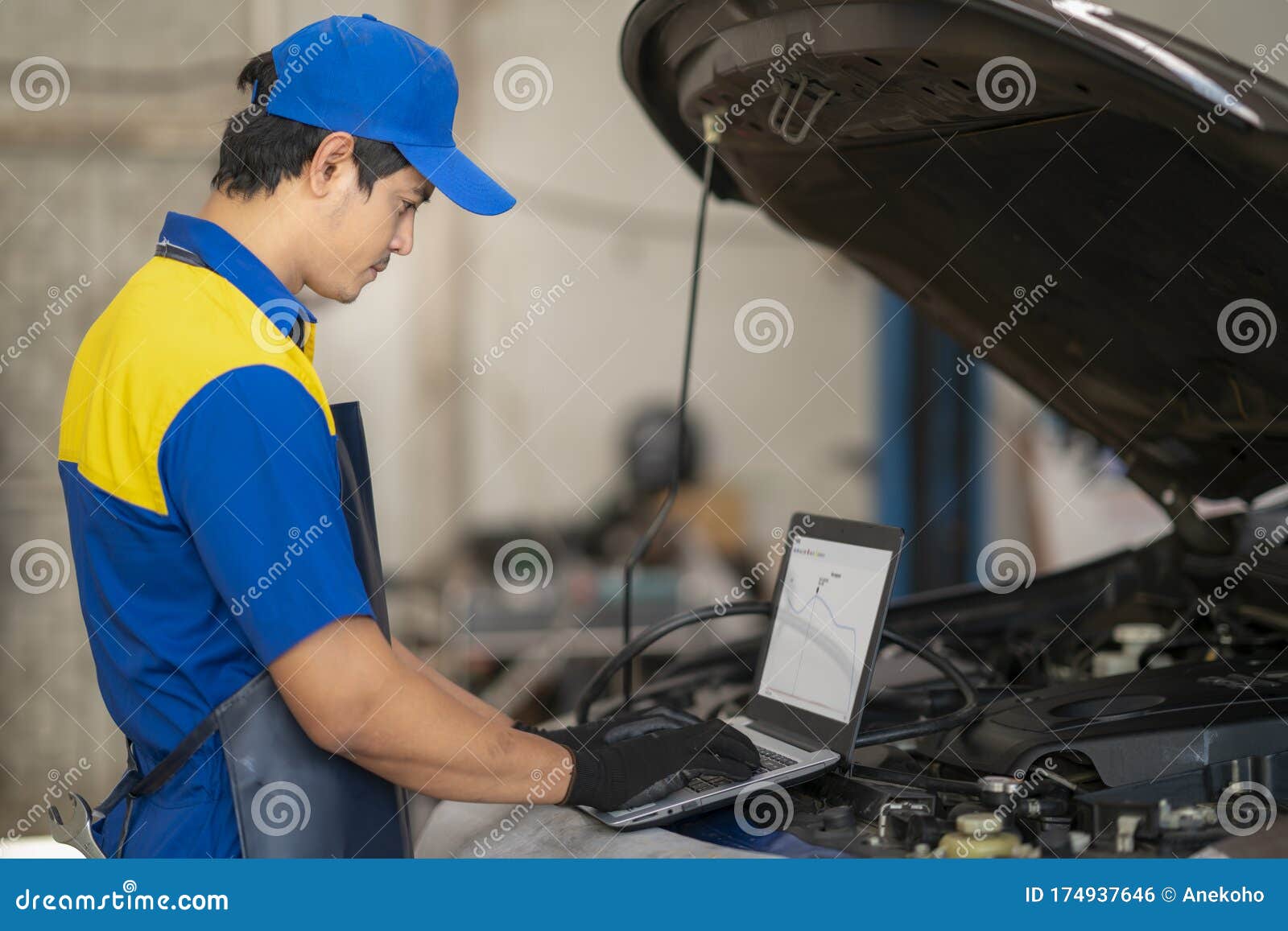 Car Repair Technicians Use Laptop Computers To Measure Engine Values ...