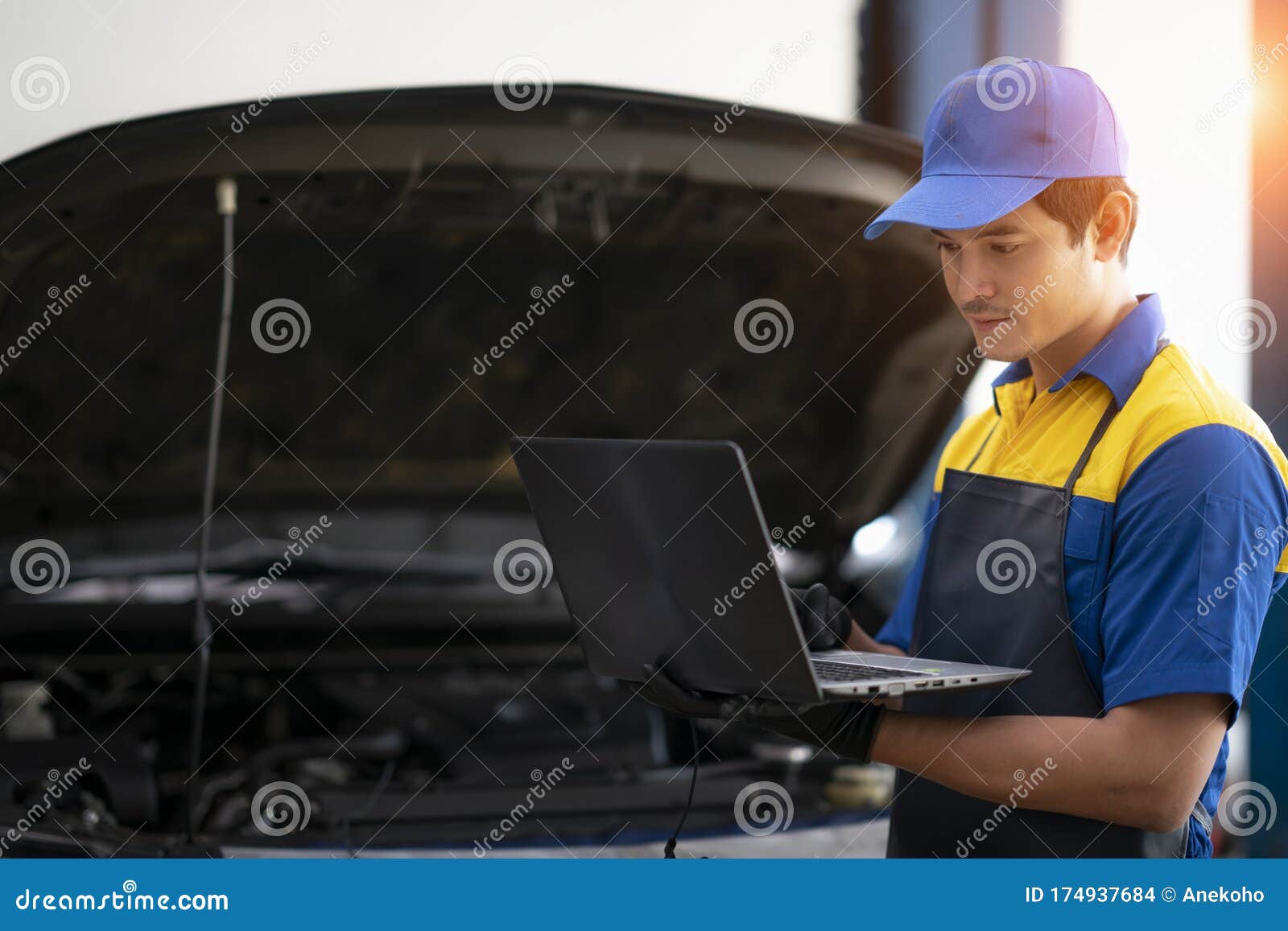 Car Repair Technicians Use Laptop Computers To Measure Engine Values ...