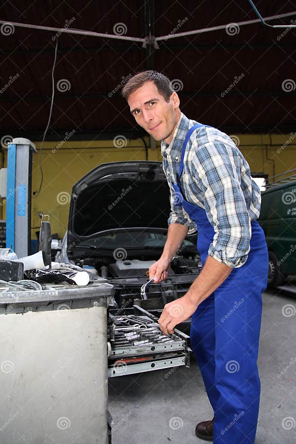 Car repairer at work stock image. Image of occupation - 16577729