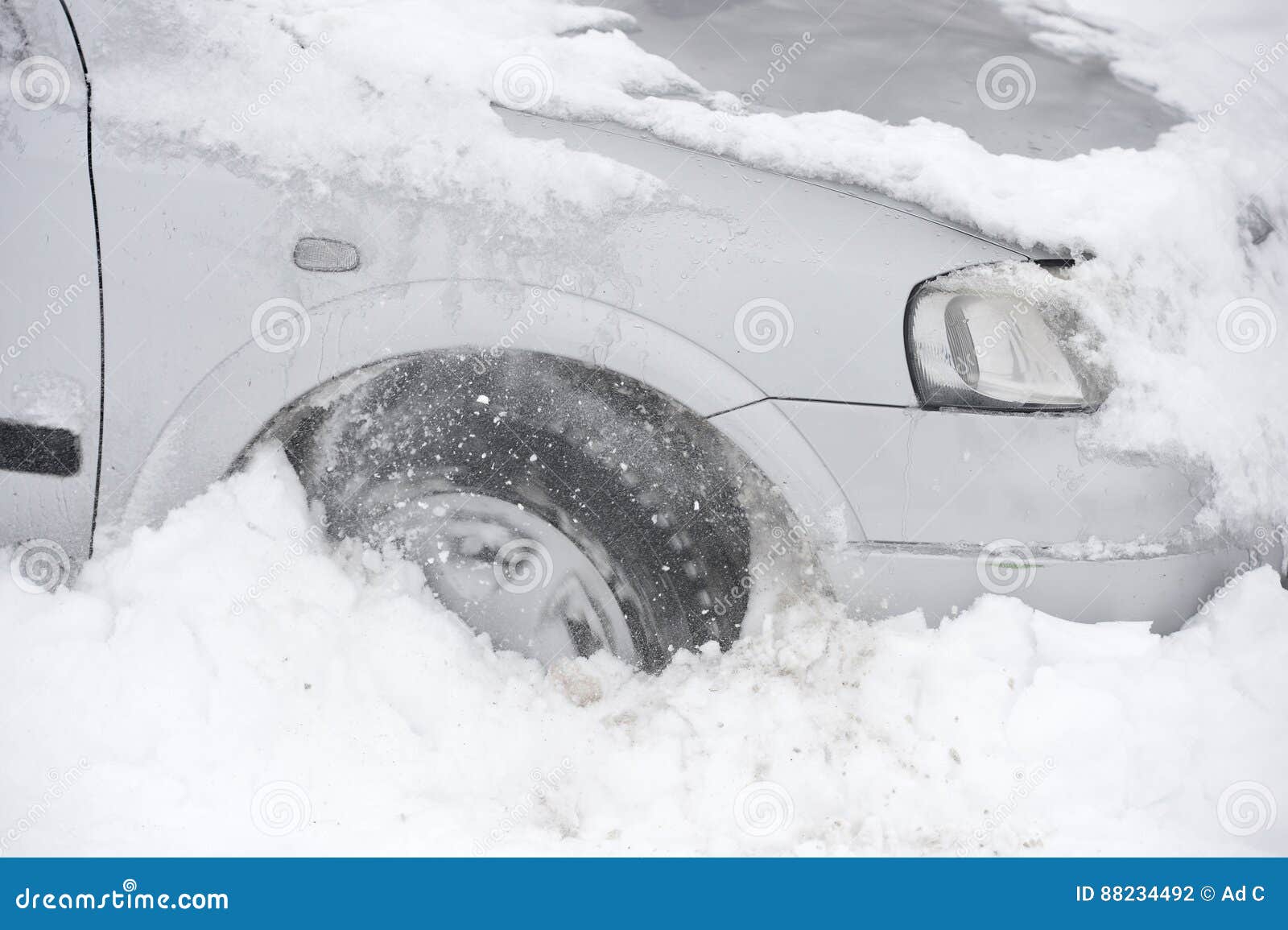Car Stuck Snow Stock Photos - Download 3,048 Royalty Free Photos
