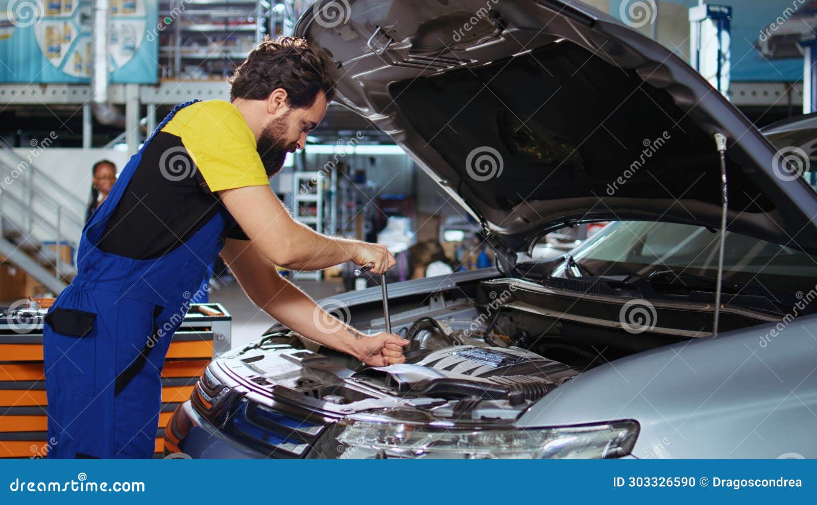 Car Technician Using Virtual Reality Stock Photo - Image of digital ...