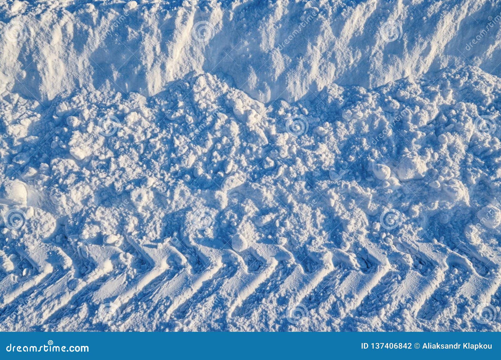 Car tire tread on snow stock photo. Image of shade, winter - 137406842