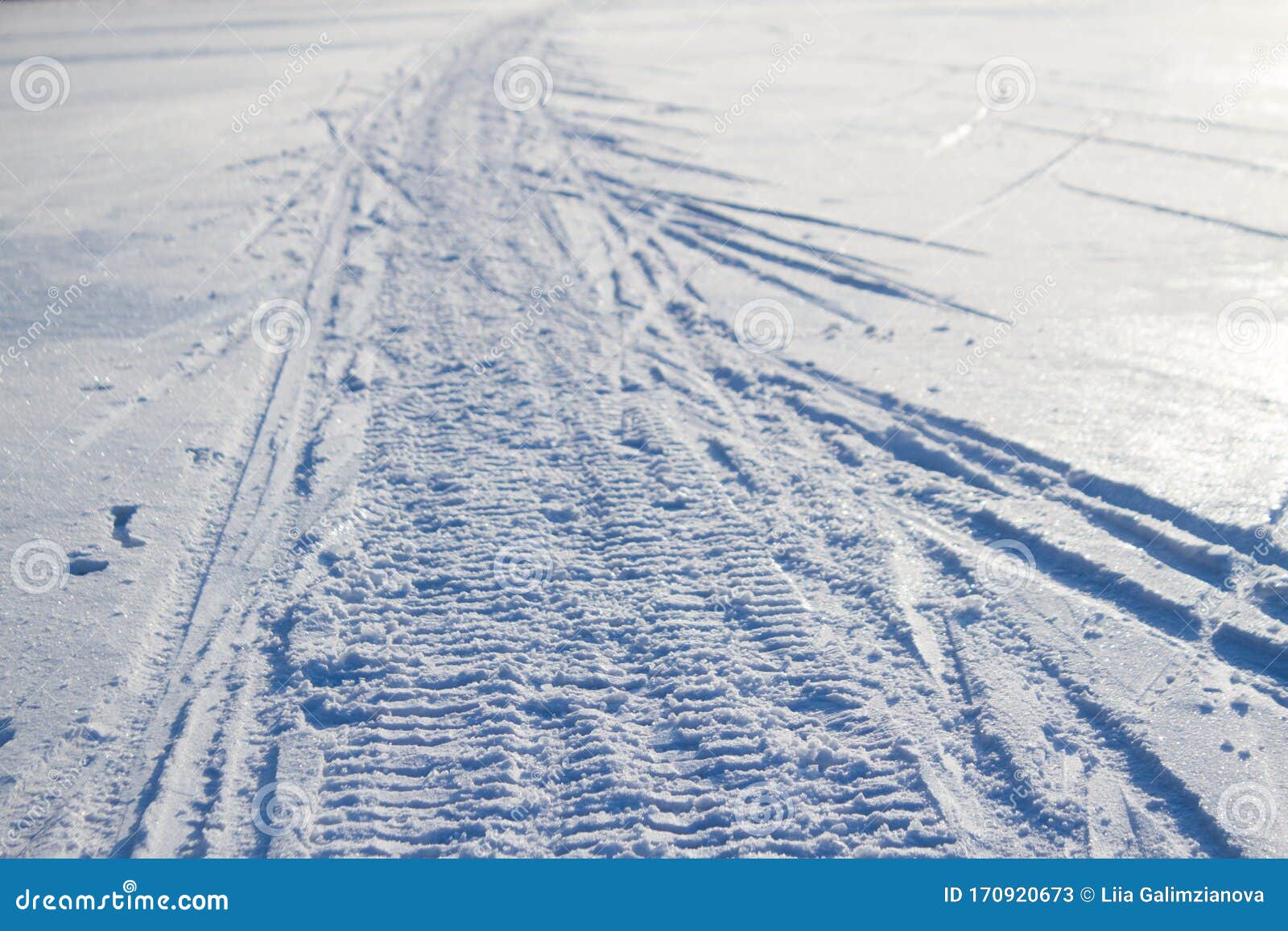 Car track on snow stock image. Image of tyre, track - 170920673