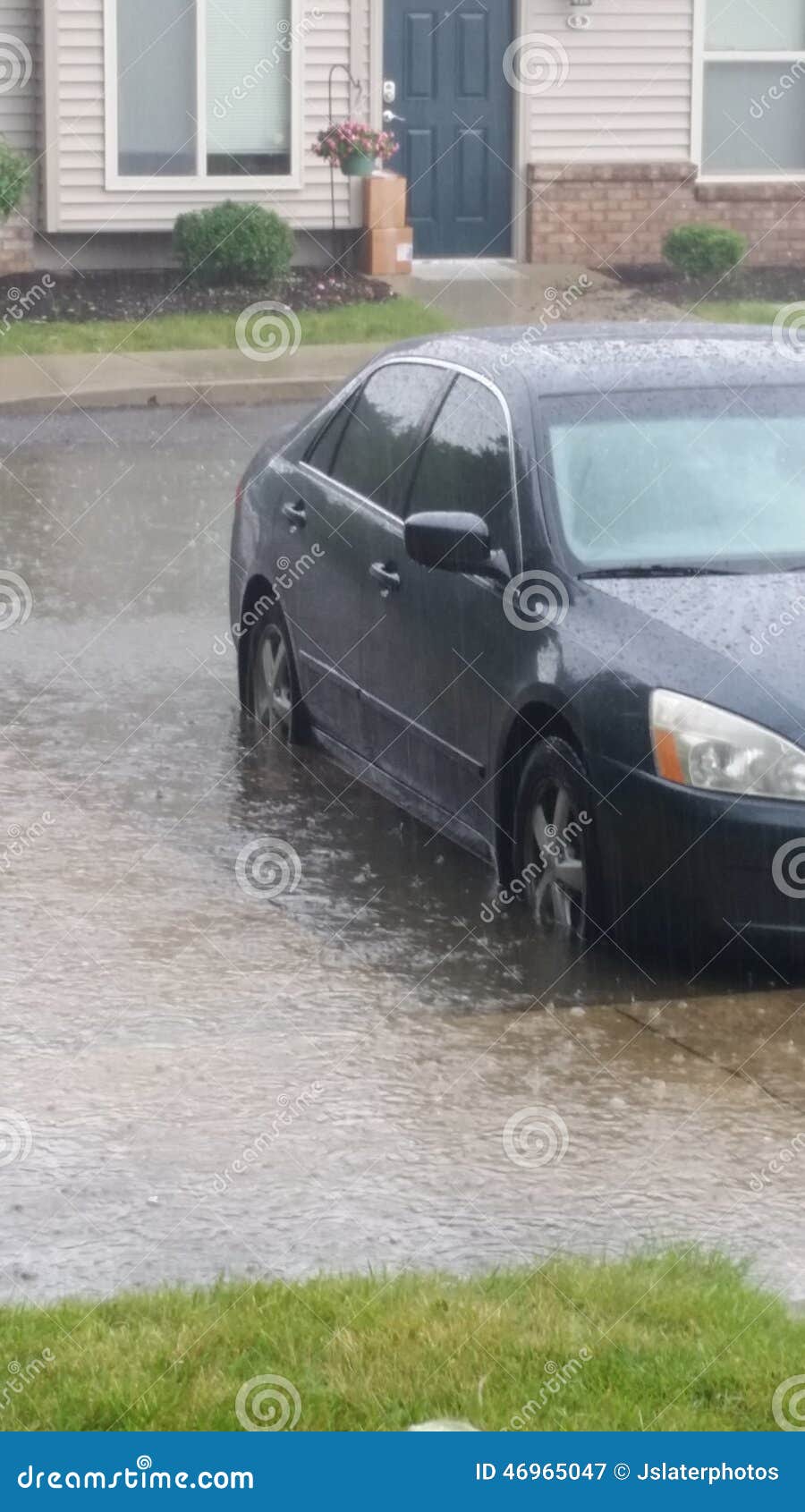 Car Trapped in Flooding Water Stock Image - Image of dangerous, water ...