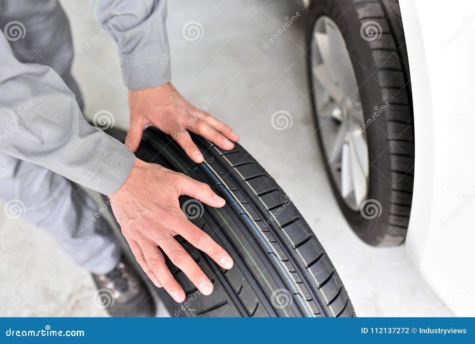 Car Tyre Change in a Workshop Stock Photo - Image of wheel, wear: 112137272