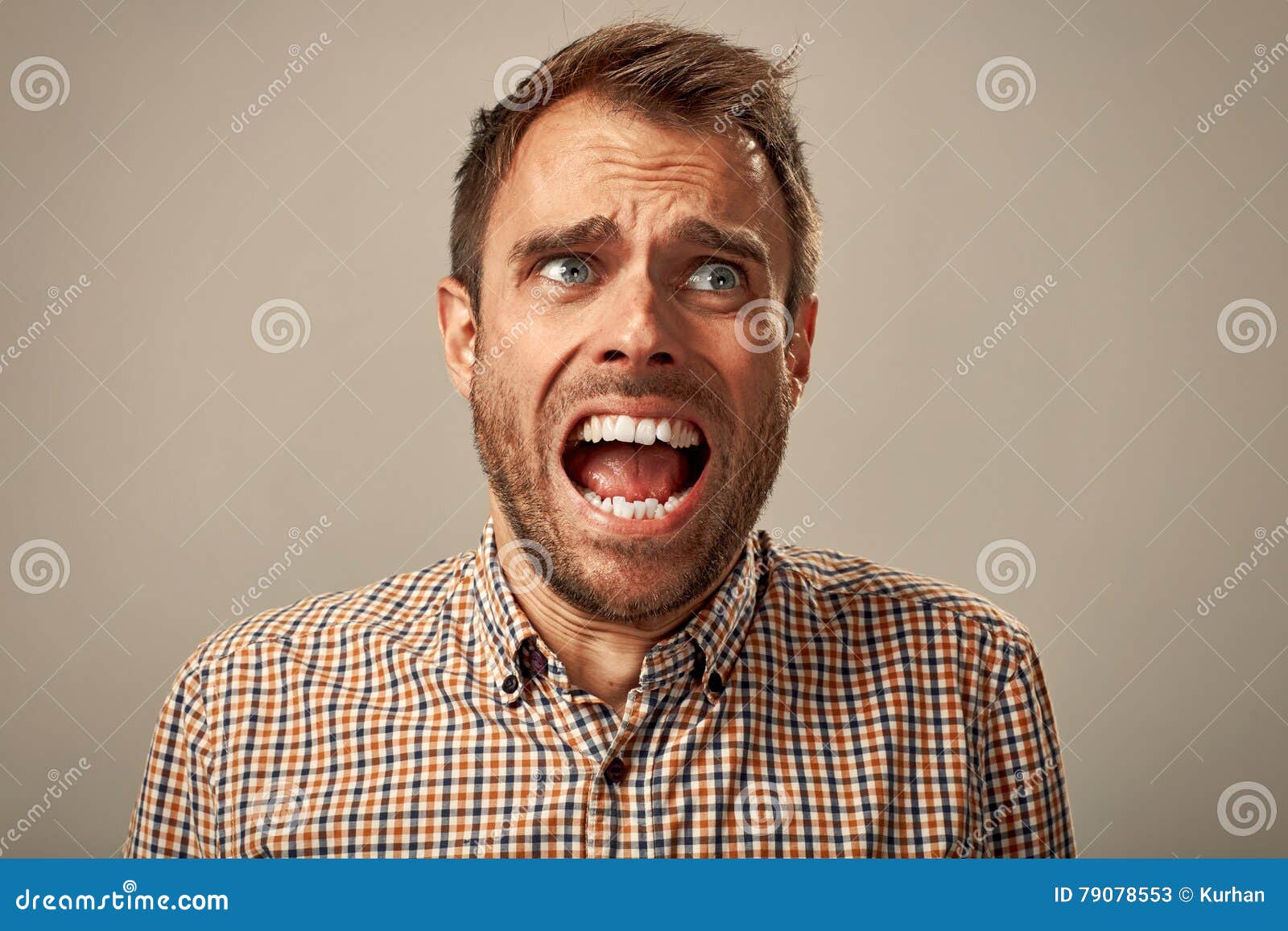Cara asustada del hombre imagen de archivo. Imagen de ropas - 79078553