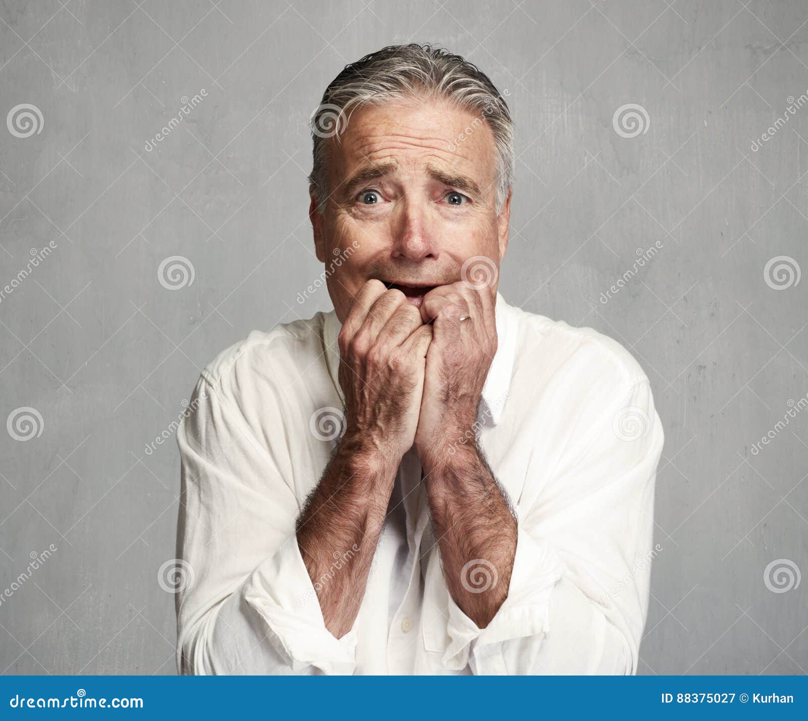 Cara asustada del hombre imagen de archivo. Imagen de mayor - 88375027