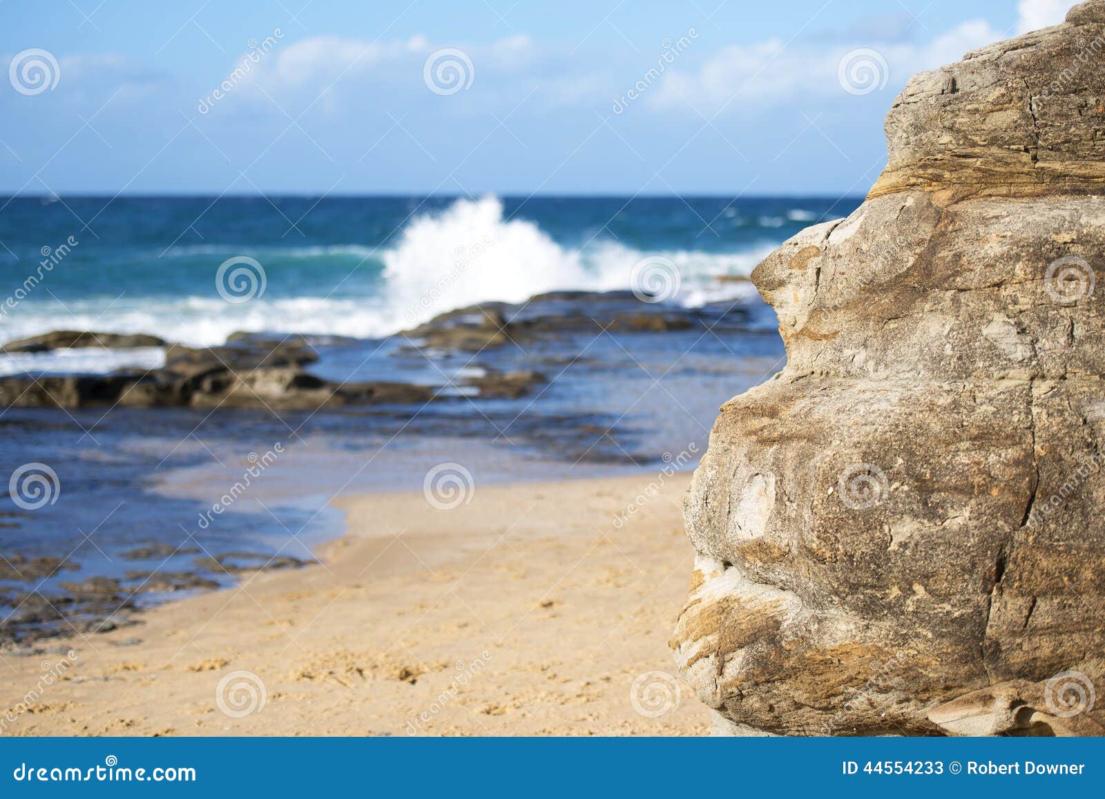 Cara De La Roca En La Playa Imagen de archivo - Imagen de océano ...