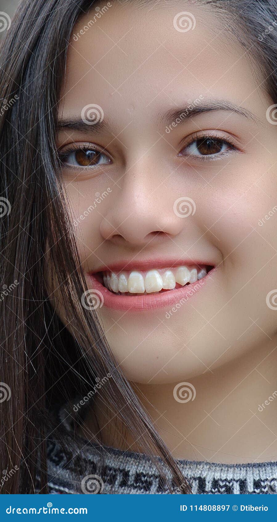 Cara De Sorriso Da Pessoa Jovem Imagem de Stock - Imagem de sorriso ...