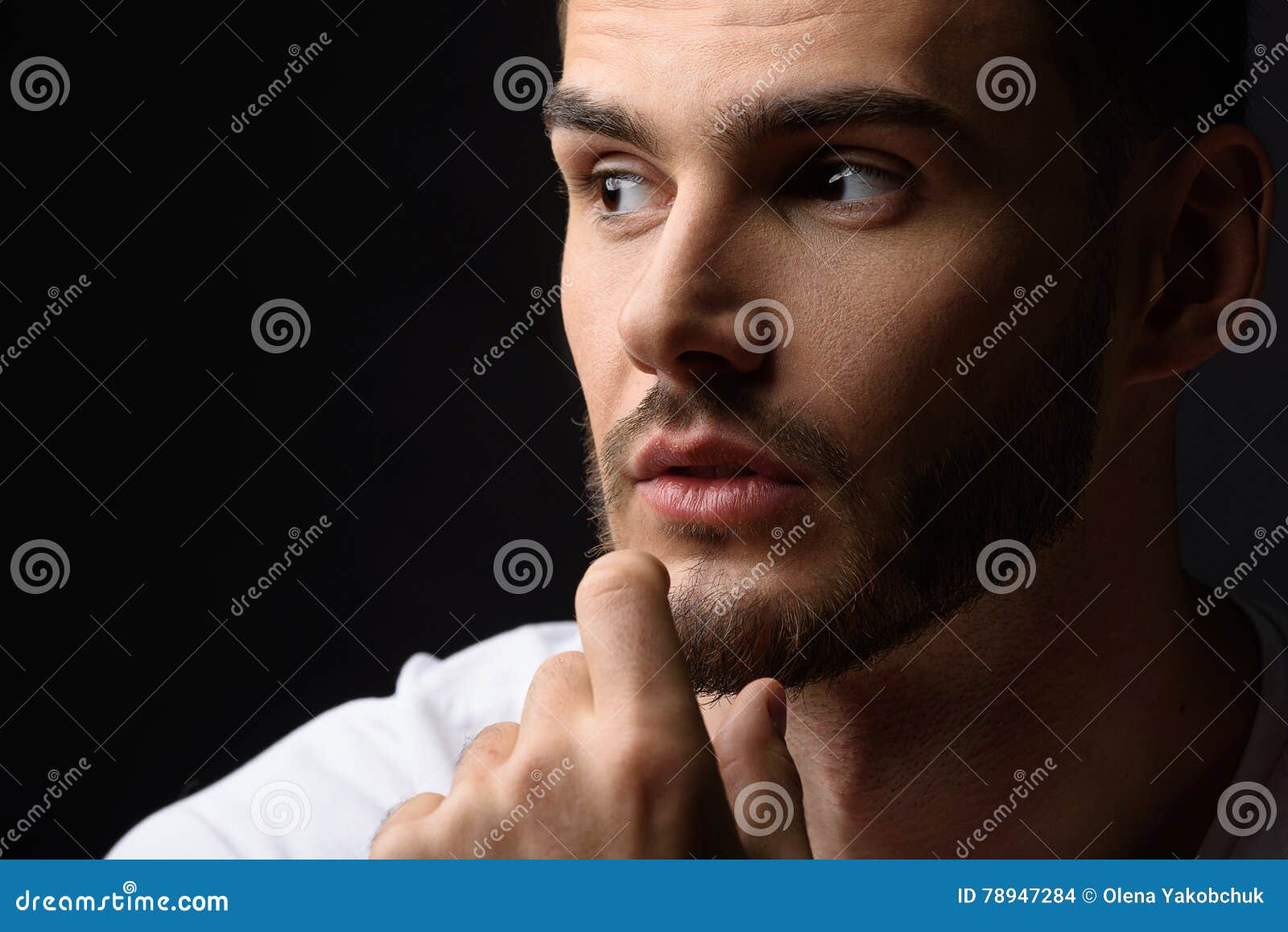 Cara De Un Hombre Tranquilo En Estudio Foto de archivo - Imagen de ...