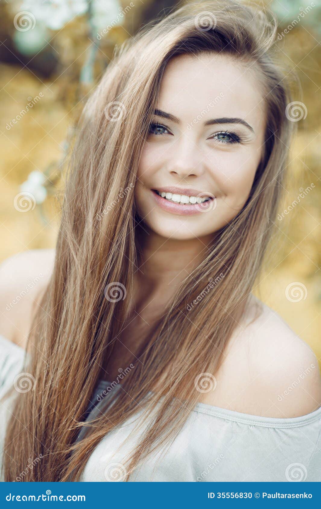 Cara De Una Muchacha Sonriente Joven Hermosa - Ascendente Cercano Foto ...