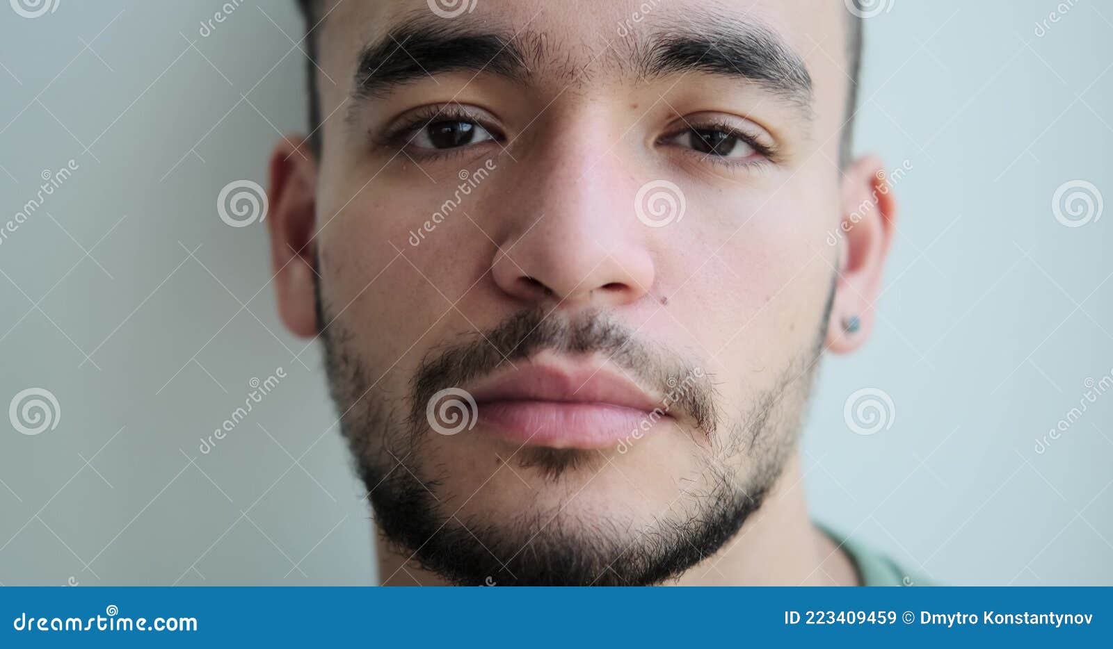 Cara Del Hombre Parpadeando Almacen De Video - Vídeo de adulto, persona ...