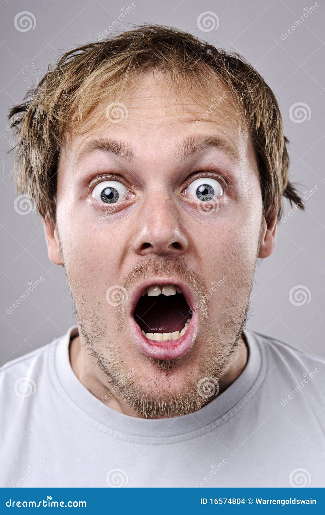 Cara divertida tonta foto de archivo. Imagen de tirador - 16574804