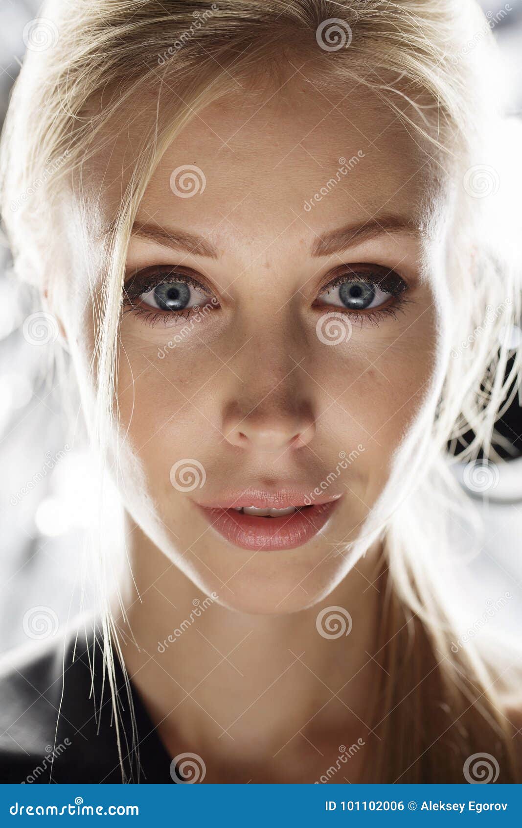 Cara modelo de la belleza foto de archivo. Imagen de encanto - 101102006