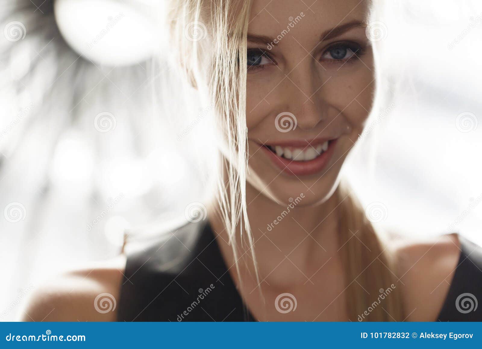 Cara modelo de la belleza foto de archivo. Imagen de manera - 101782832