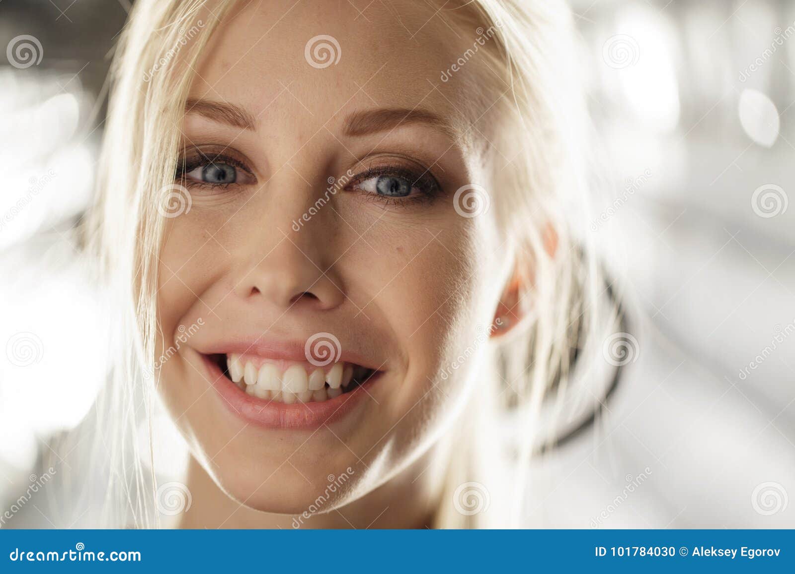 Cara modelo de la belleza foto de archivo. Imagen de cosmético - 101784030