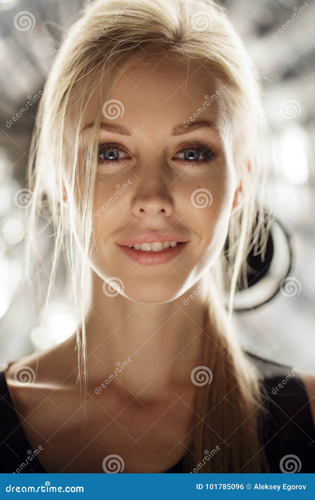 Cara modelo de la belleza foto de archivo. Imagen de rubio - 101785096
