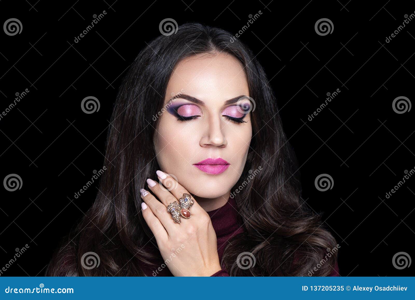 Cara moreno da beleza imagem de stock. Imagem de bonito - 137205235