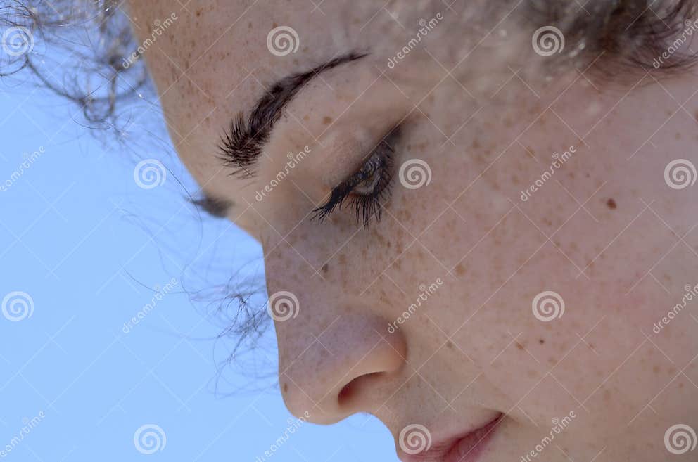 Cara pecosa imagen de archivo. Imagen de ojos, peca, pecas - 72787919