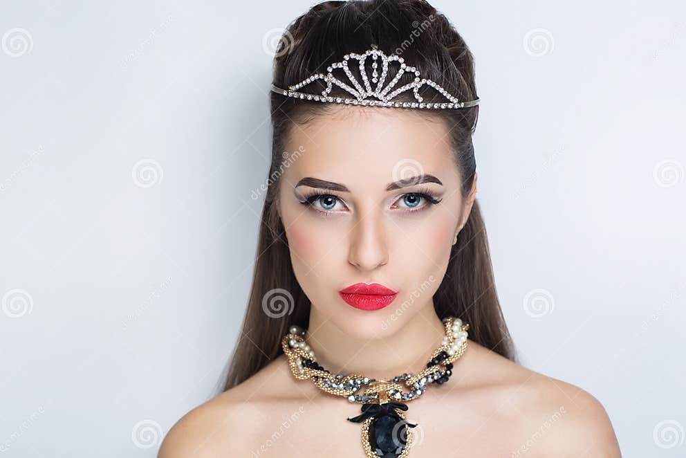 Cara perfecta de la mujer imagen de archivo. Imagen de adulto - 107258261