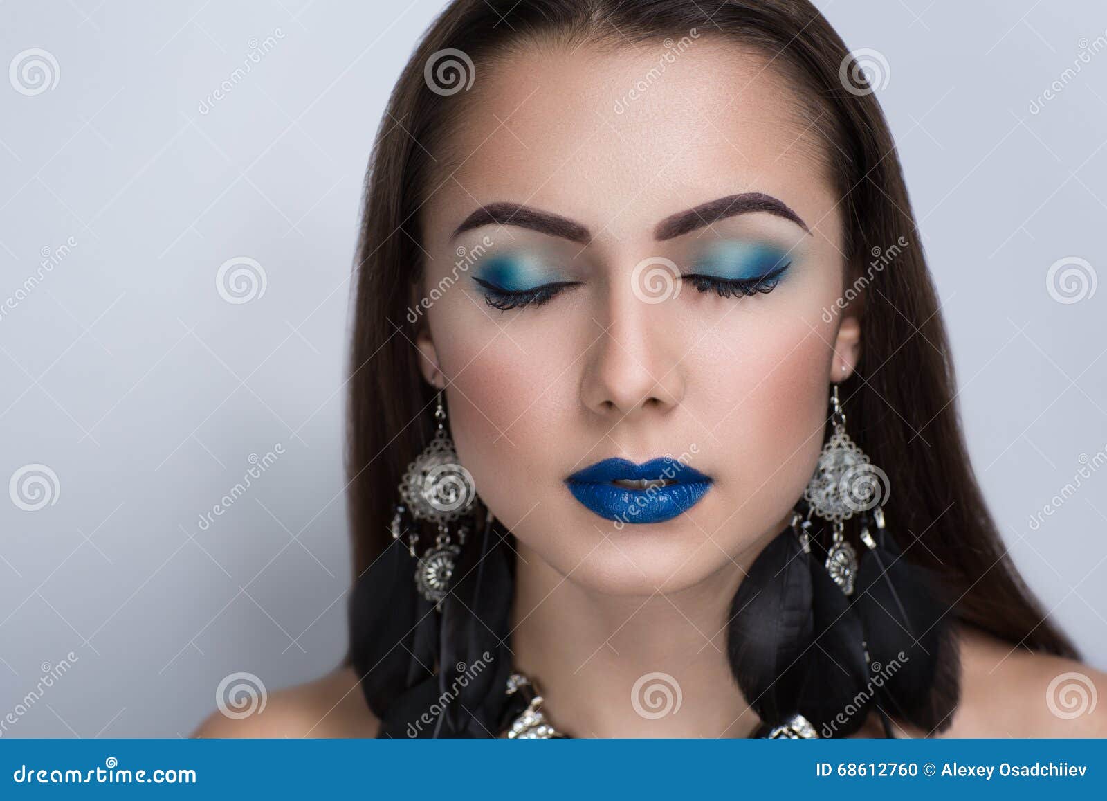 Cara perfecta de la mujer foto de archivo. Imagen de coloreado - 68612760