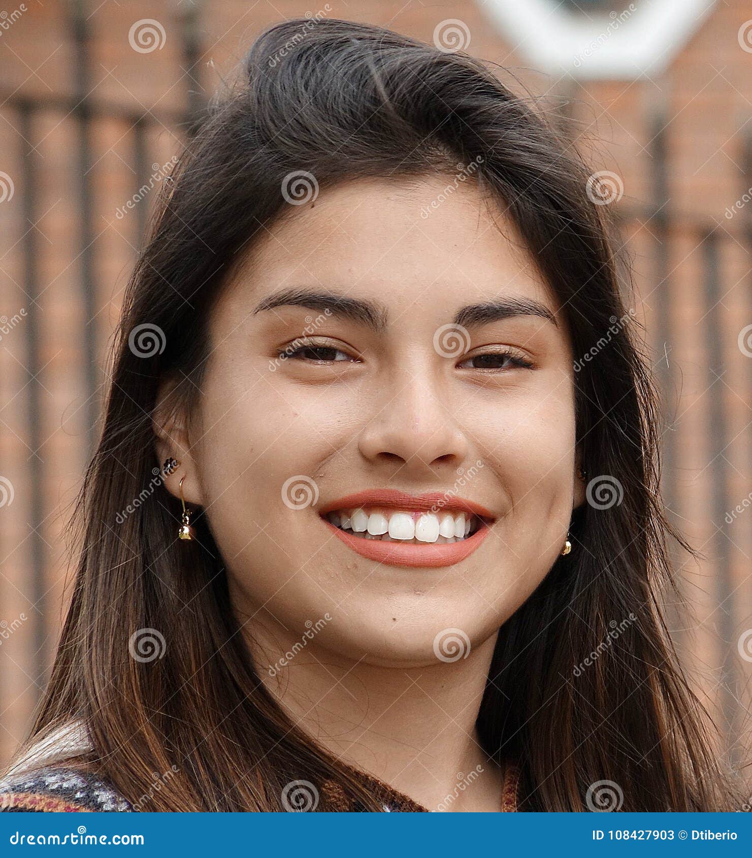 Cara Peruana Joven De La Muchacha Imagen de archivo - Imagen de pista ...
