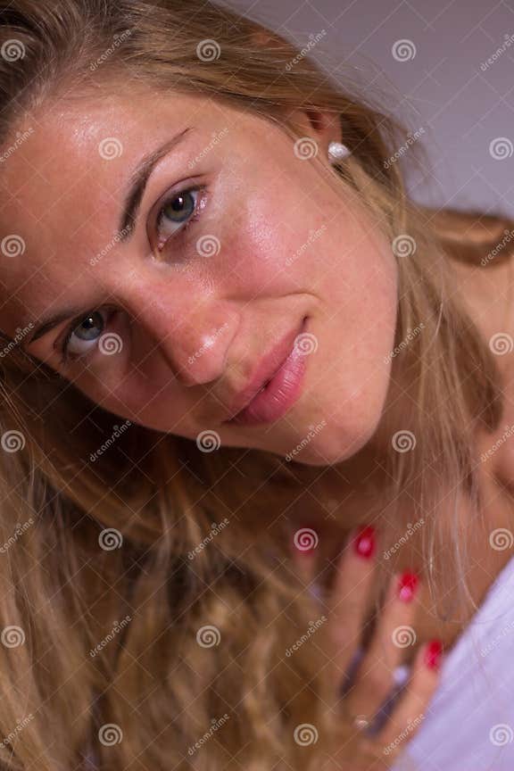 Cara relajada de la mujer foto de archivo. Imagen de retrato - 42836208