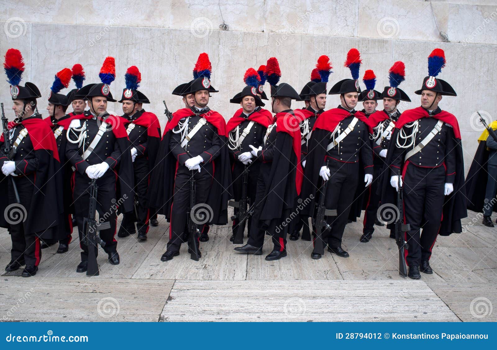 Carabinieri Parade in Rom redaktionelles stockfotografie. Bild von ...