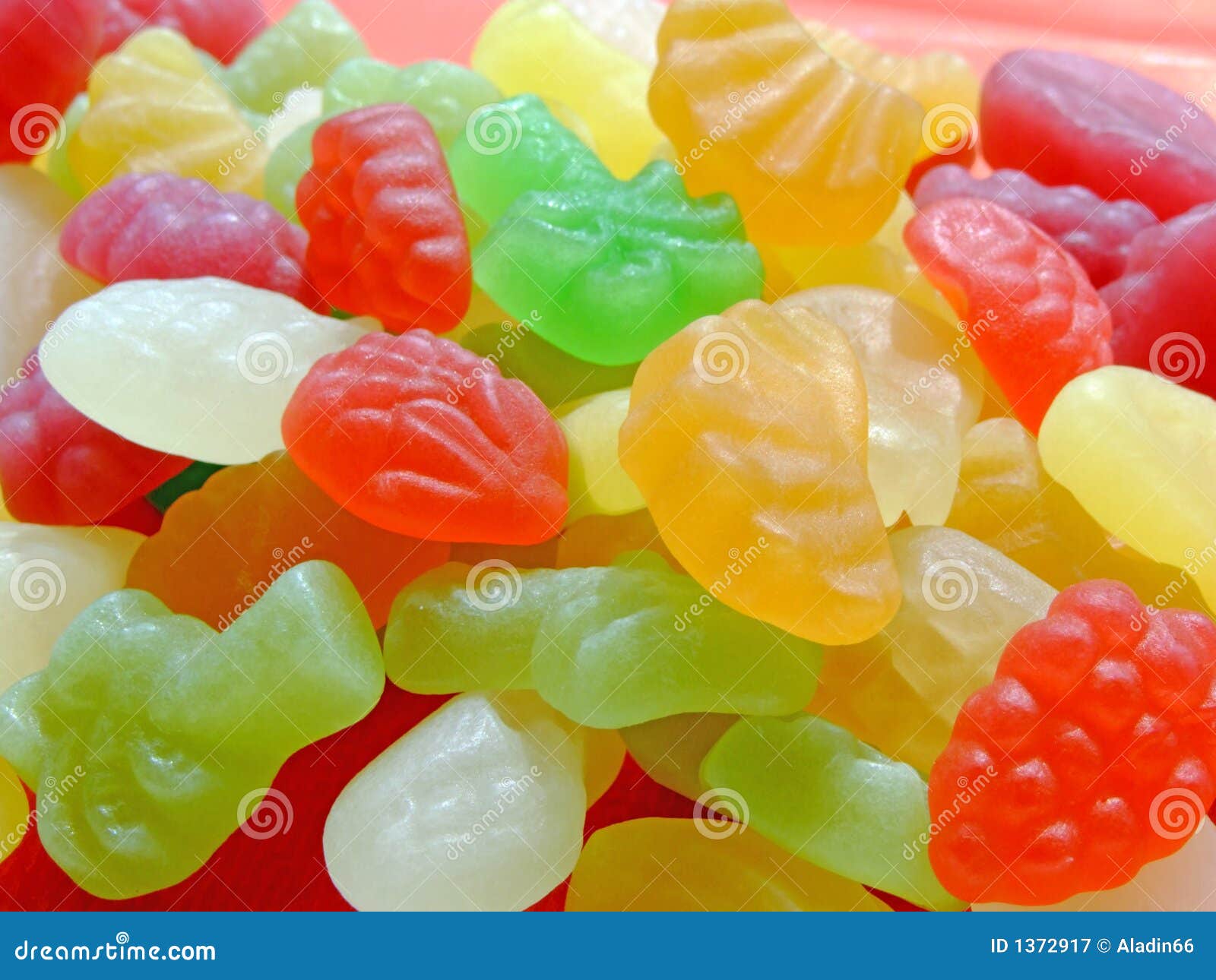 Caramelle immagine stock. Immagine di bianco, squisito - 1372917