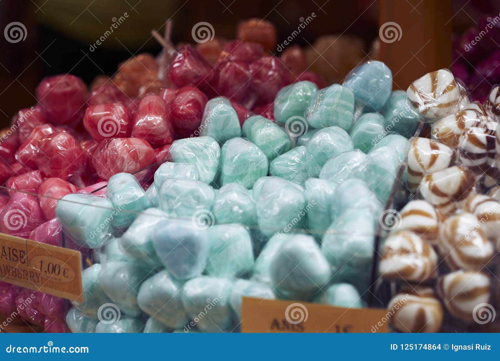 Caramelos azules y rojos foto de archivo. Imagen de caramelos - 125174864