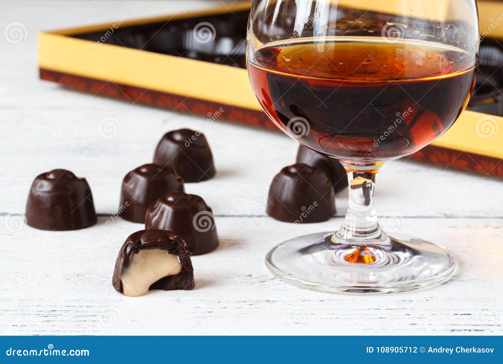 Caramelos De Chocolate Con Brandy Foto de archivo - Imagen de gordo ...