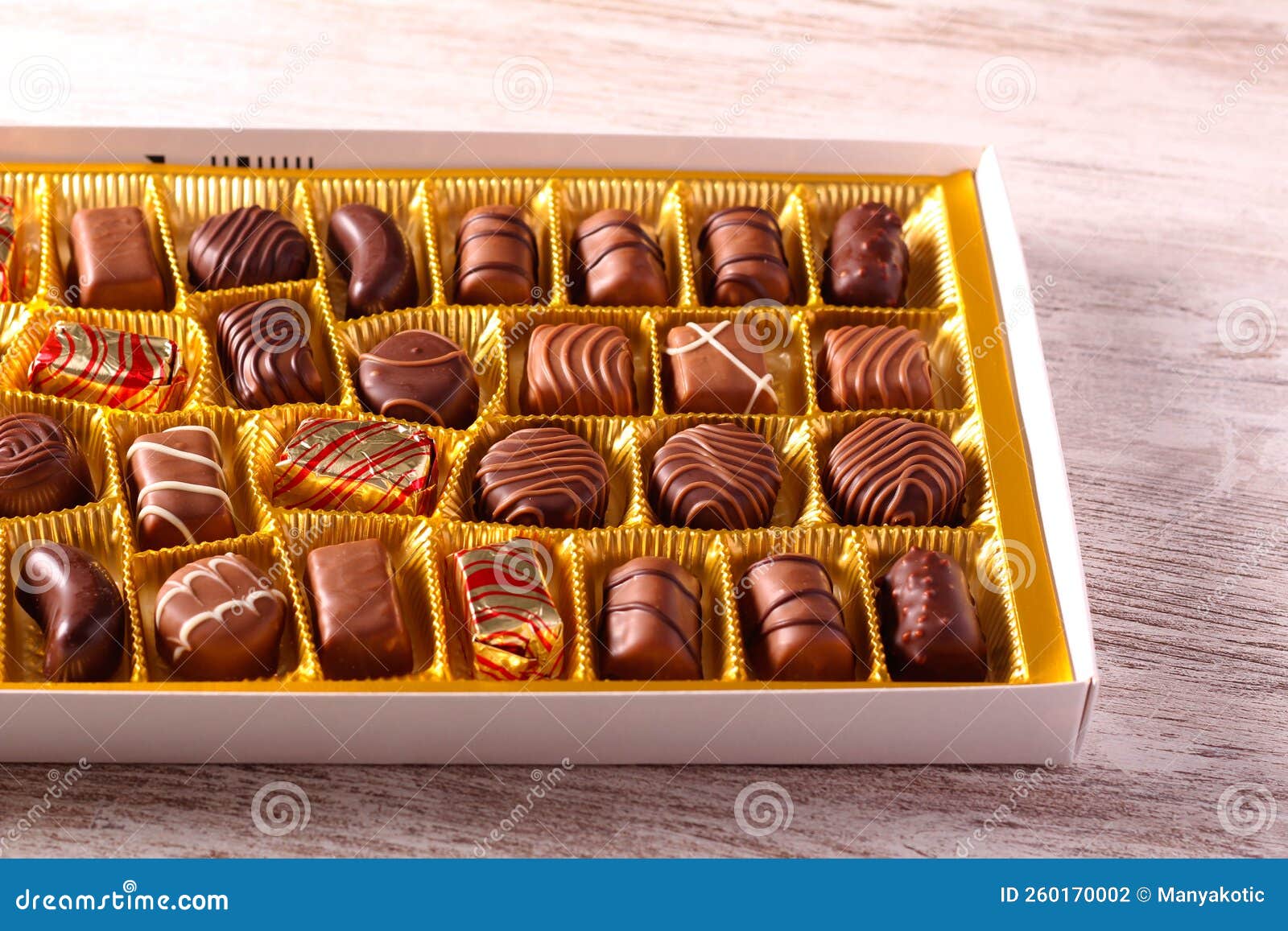 Caramelos De Chocolate Variados Foto de archivo - Imagen de tipos ...