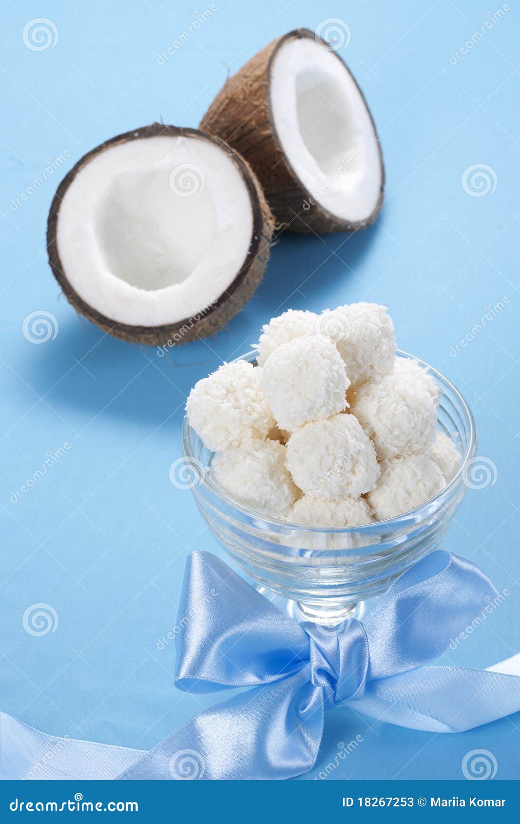 Caramelos del coco imagen de archivo. Imagen de azul - 18267253