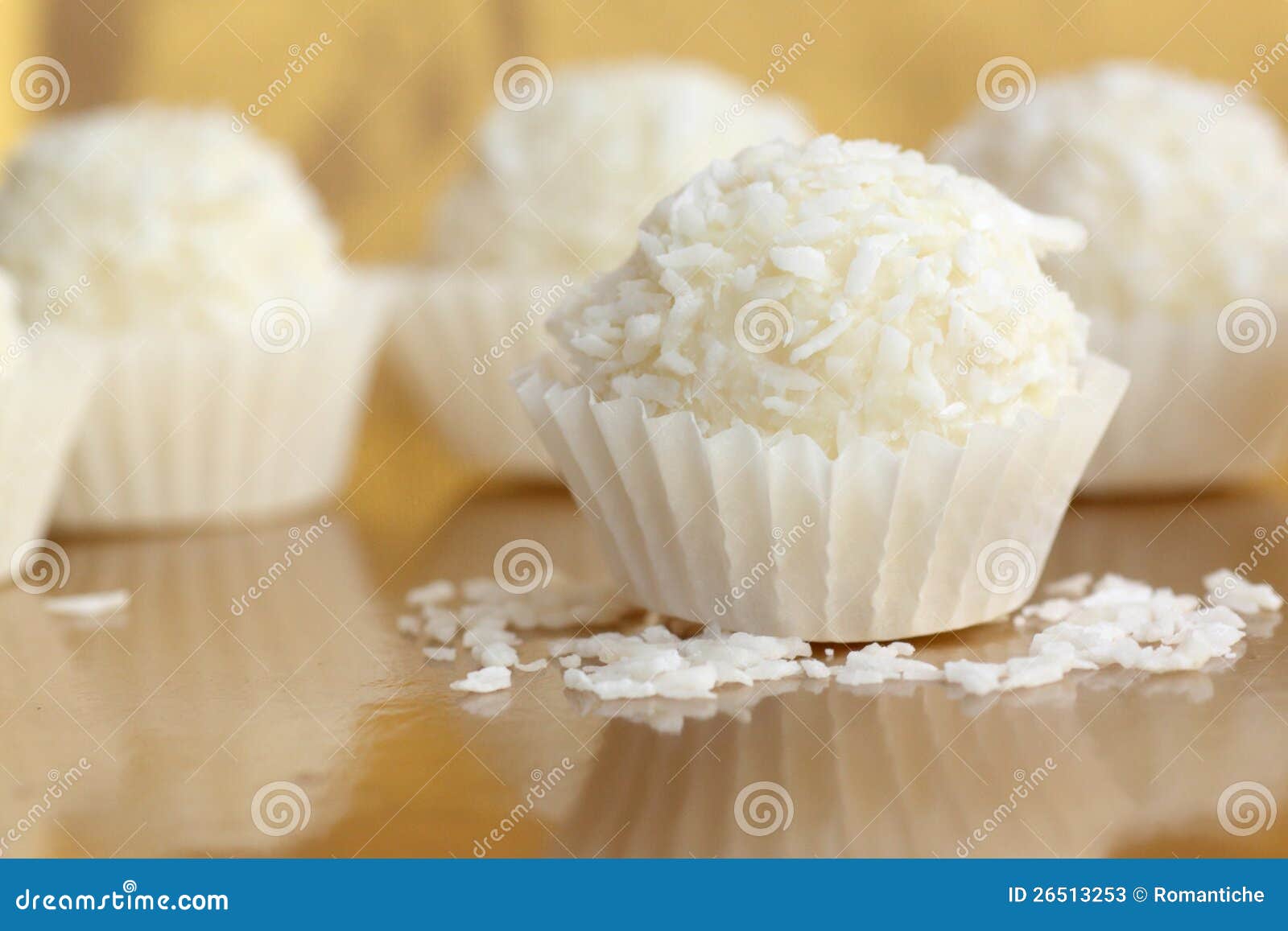 Caramelos del coco imagen de archivo. Imagen de dulce - 26513253