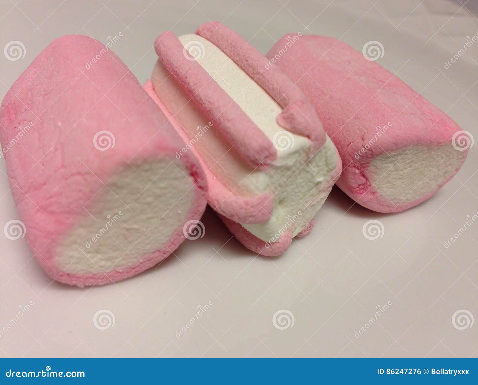 Caramelos dulces rosados foto de archivo. Imagen de fondo - 86247276