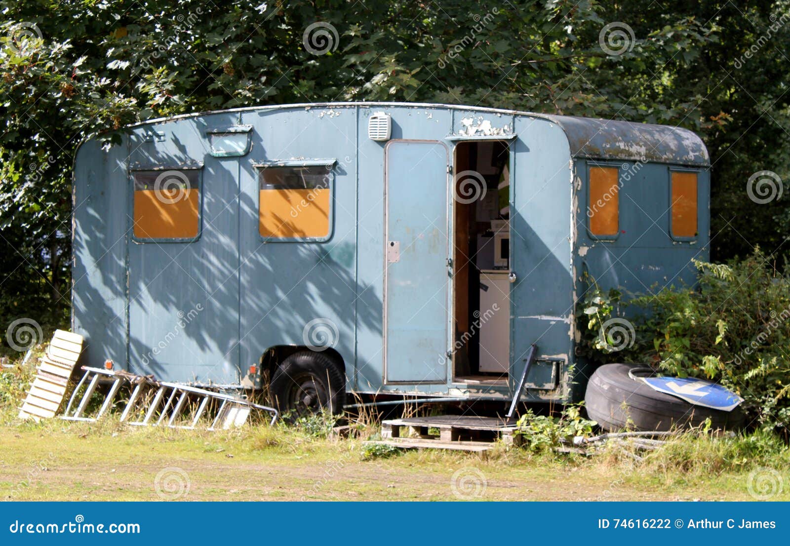 Old Fashioned Caravan Royalty-Free Stock Image | CartoonDealer.com ...