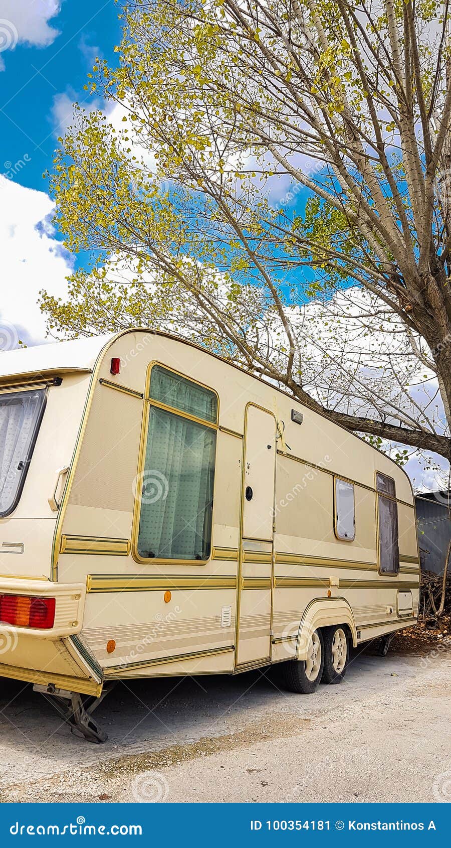 Caravan trailer tre stock image. Image of campsite, motor - 100354181