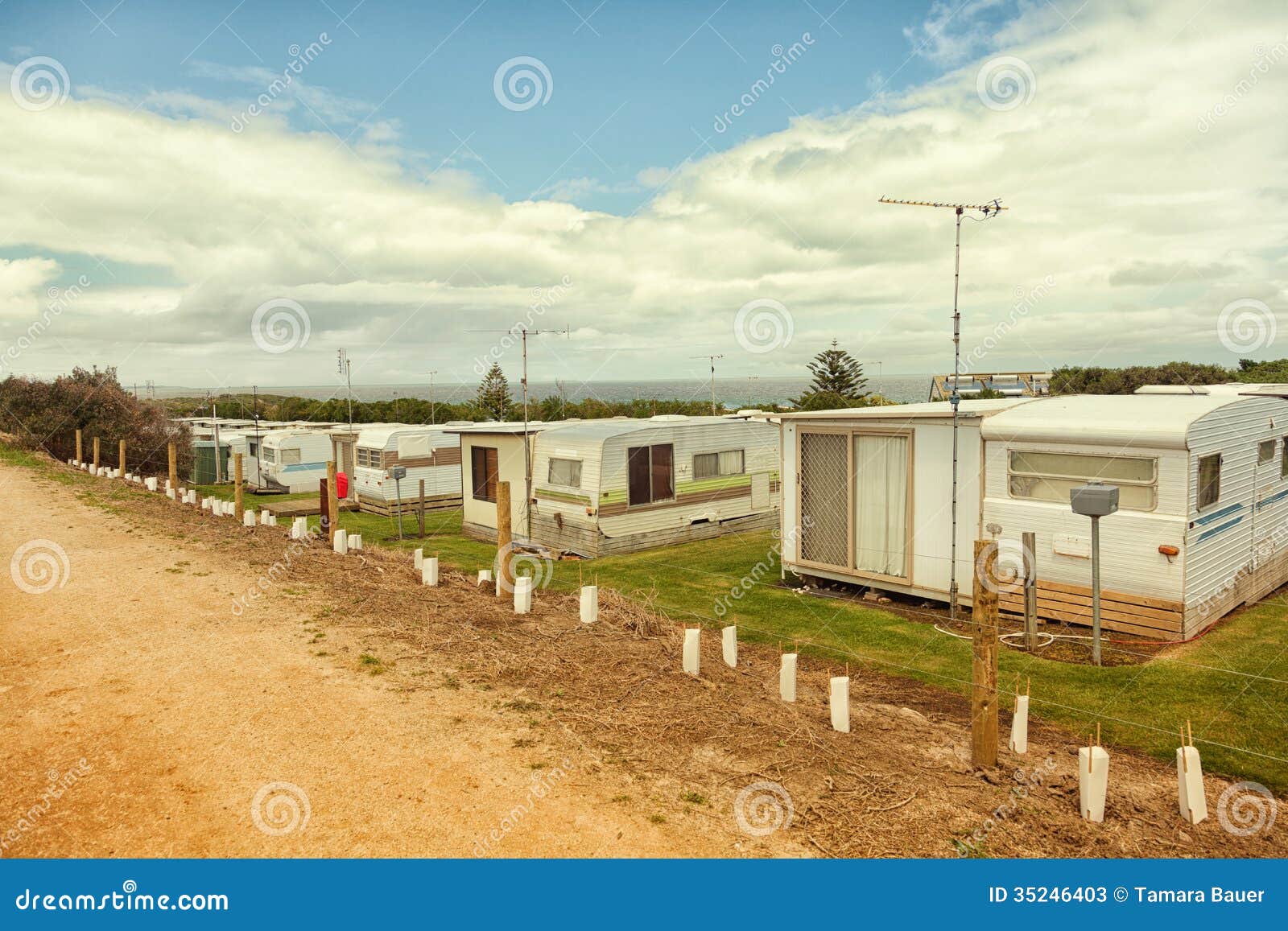 Caravana O Parque De Caravanas Imagen de archivo - Imagen de playa, vacaciones: 35246403