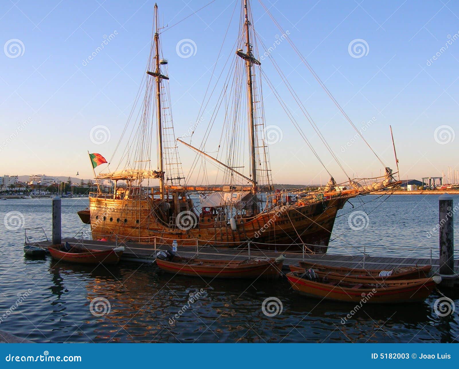 Caravela imagen de archivo. Imagen de océano, portugués - 5182003