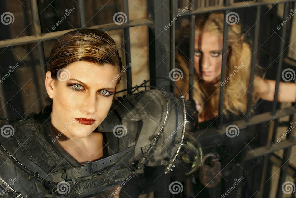 Carcelero y cautivo 2 foto de archivo. Imagen de bloqueo - 2866856