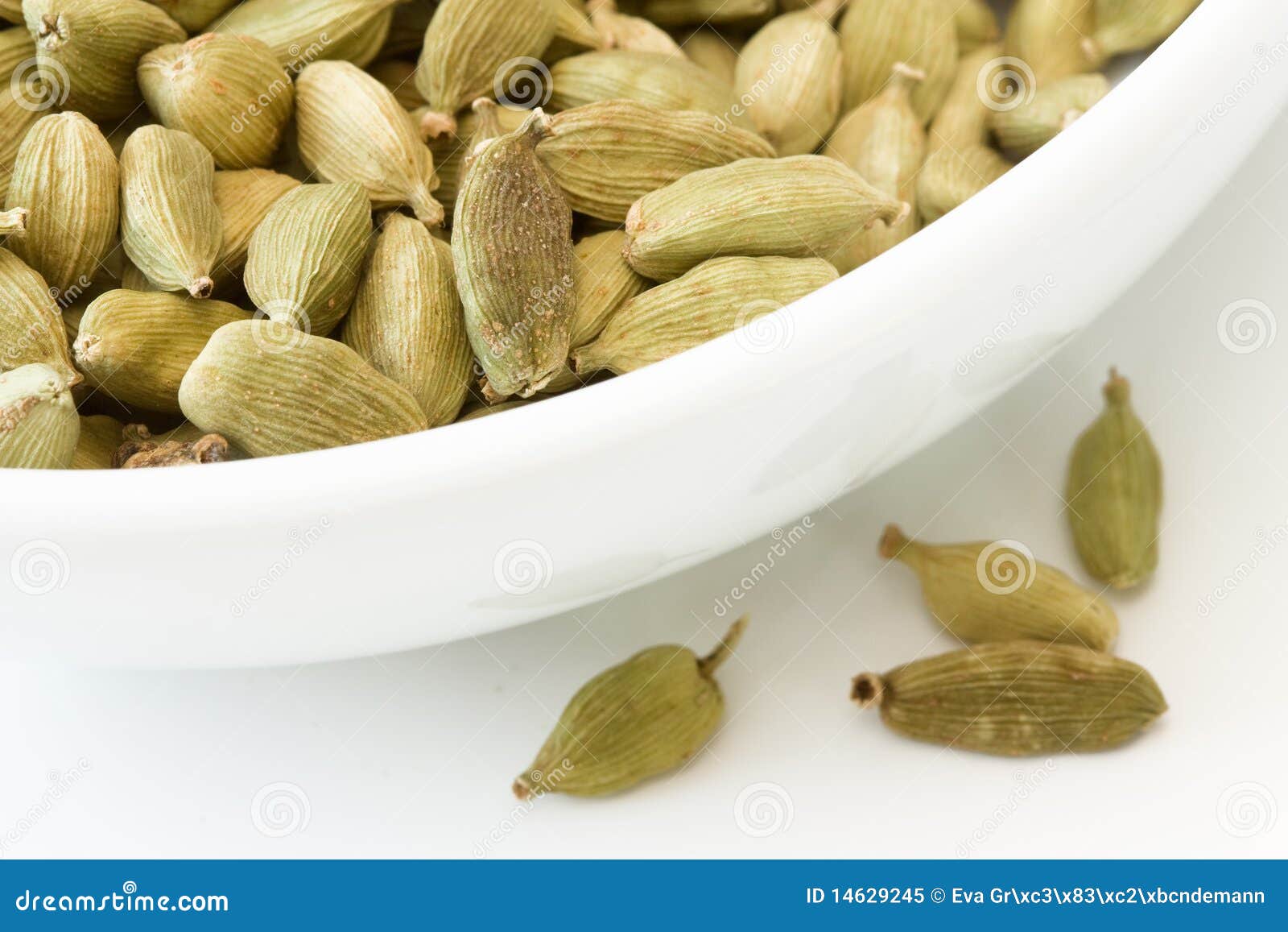 Cardamomo imagen de archivo. Imagen de cuchara, ingrediente - 14629245