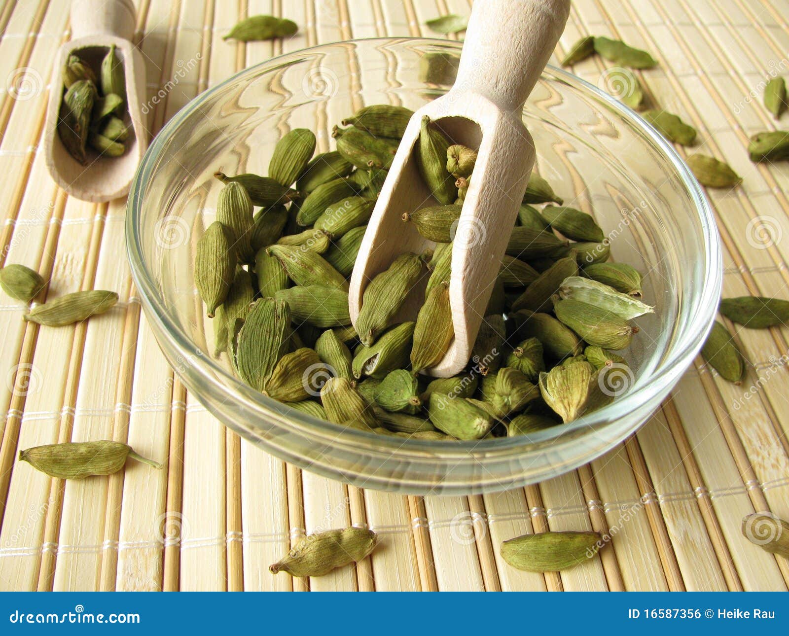 Cardamomo verde foto de archivo. Imagen de caliente, cocina - 16587356